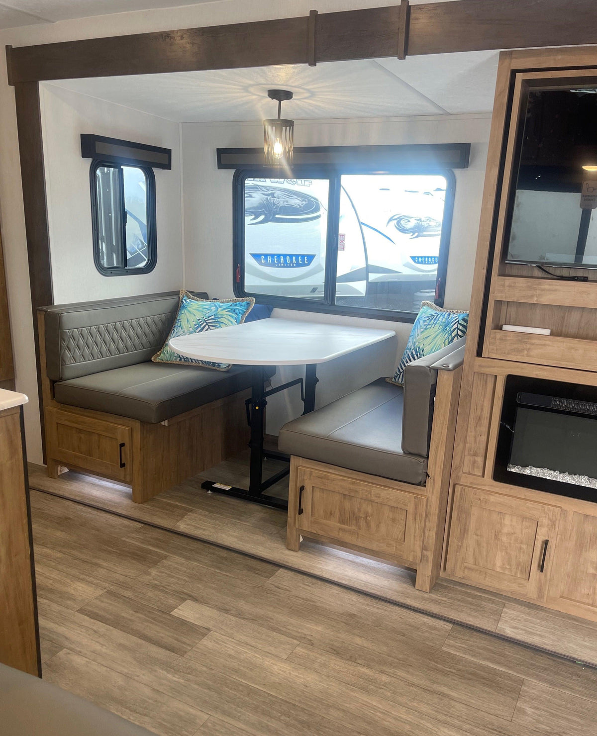 New Luxury Caravans | Alpha Wolf | Freedom Express – Select Caravans ...