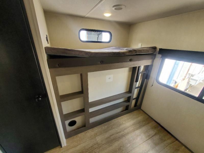New Caravan for sale - Alpha Wolf - 33BH 10.2m 7+ berthj
